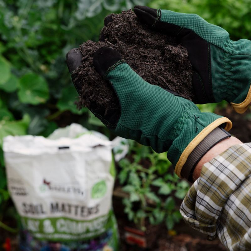 clay and compost - Baileys Fertilisers