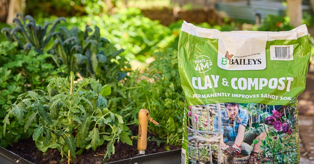 Clay and Compost - Baileys Fertilisers